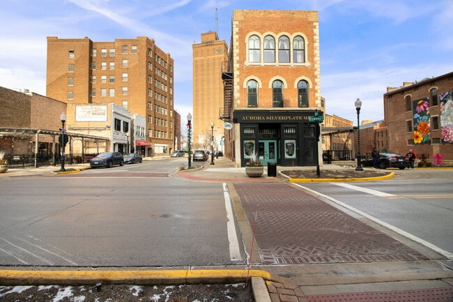 6 E Downer Pl Unit 200 Off-Campus Housing, Aurora, IL