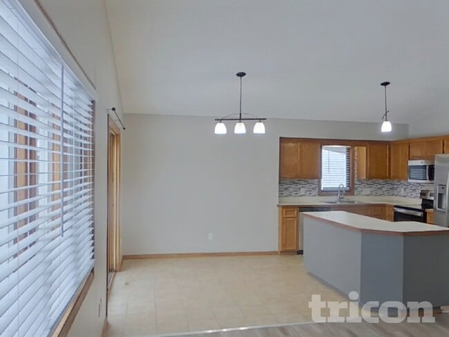 14885 Crandall Ave. Off-Campus Housing, Rosemount, MN