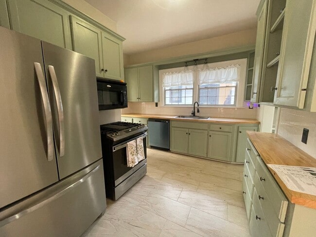 Highland Charmer! Come see Today! Off-Campus Housing, Shreveport, LA