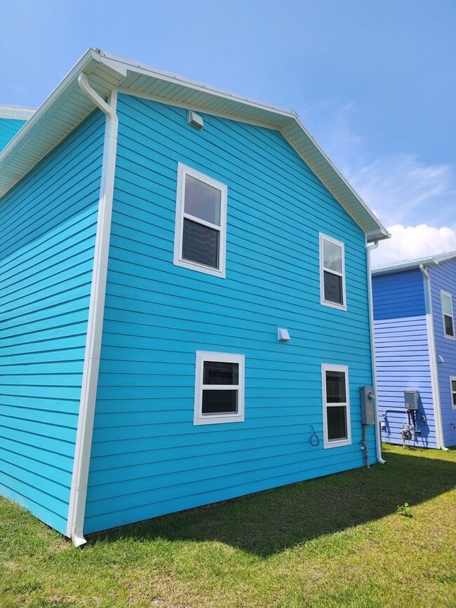 WATERFRONT ON WATSON BAYOU Off-Campus Housing, Panama City, FL