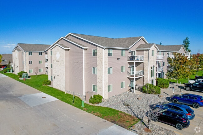 The Summers at Osgood Apartments For Rent in Fargo, ND | ForRent.com