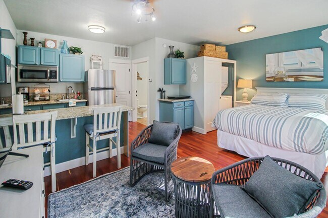 Parkside Suite: A fully furnished modern s... Condo - Condo for Rent in ...