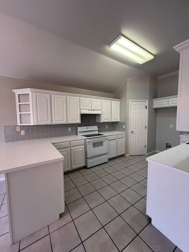 Large 4 bedroom Home in the Lawndale Addition - House Rental in Odessa ...