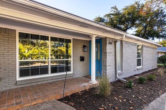 NEWLY RENOVATED DUPLEX ACROSS FROM OVERTON... - House Rental in Fort Worth, TX | ForRent.com