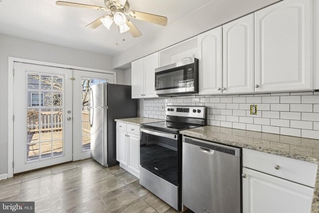 12 S Washington St Off-Campus Housing, Baltimore, MD