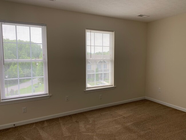 Three Level Townhome off Wards Road Off-Campus Housing, Lynchburg, VA