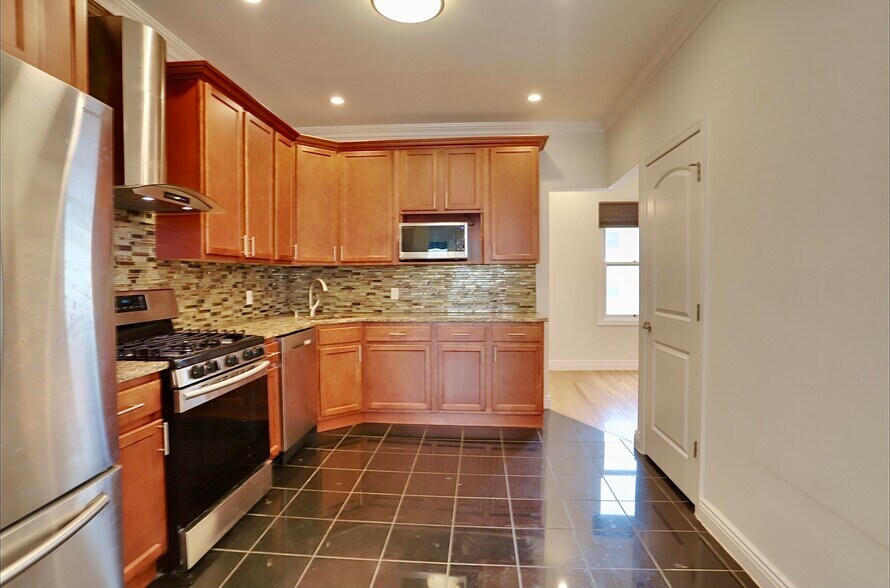 106 Poplar St Unit 2 - Apartment for Rent | Jersey City, NJ | Starting ...