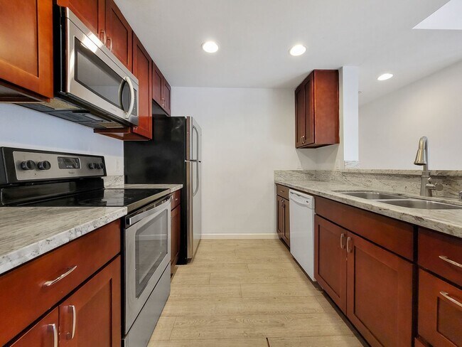 Renton Ridge top unit is available. Great ... Unit H304 - Condo for ...