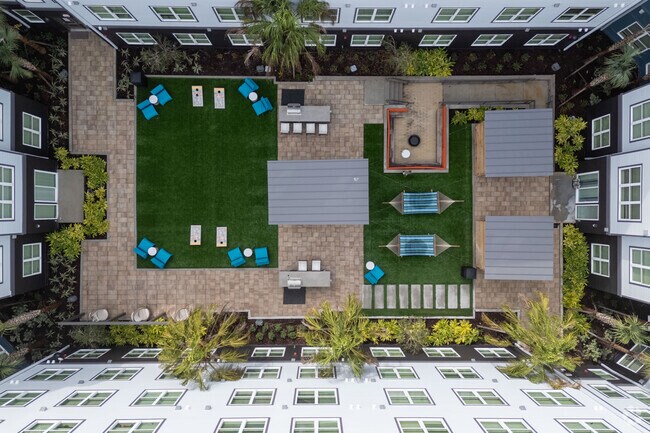 The Metropolitan Gainesville Apartments | University of Florida | Off ...