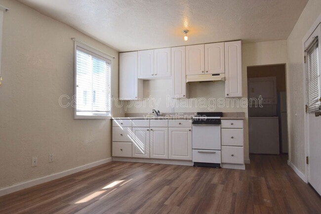 476 Cortes St Unit D Off-Campus Housing, Monterey, CA