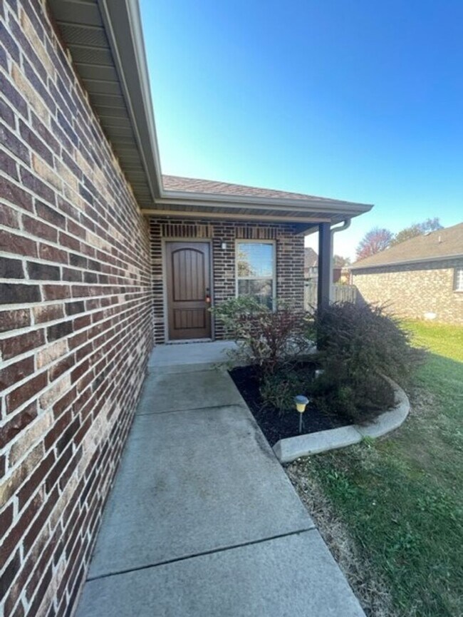 This Gorgeous All Brick and Stone Patio Ho... - House Rental in Nixa ...