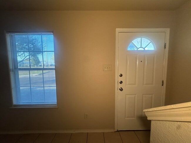 2801 S Bartlett Ave Unit 2 Off-Campus Housing, Laredo, TX