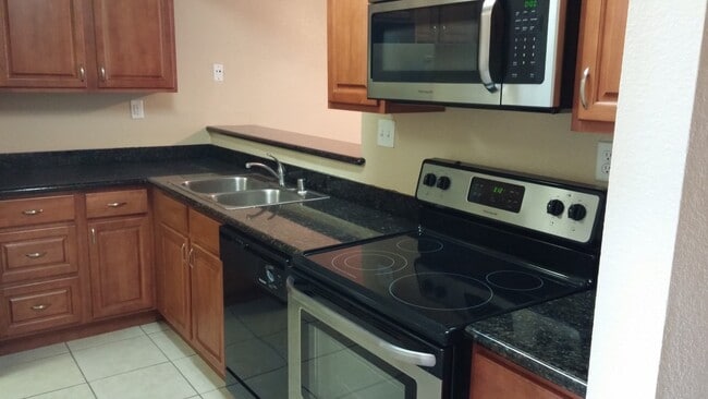 7166 N Fruit Ave - Condo for Rent in Fresno, CA | ForRent.com