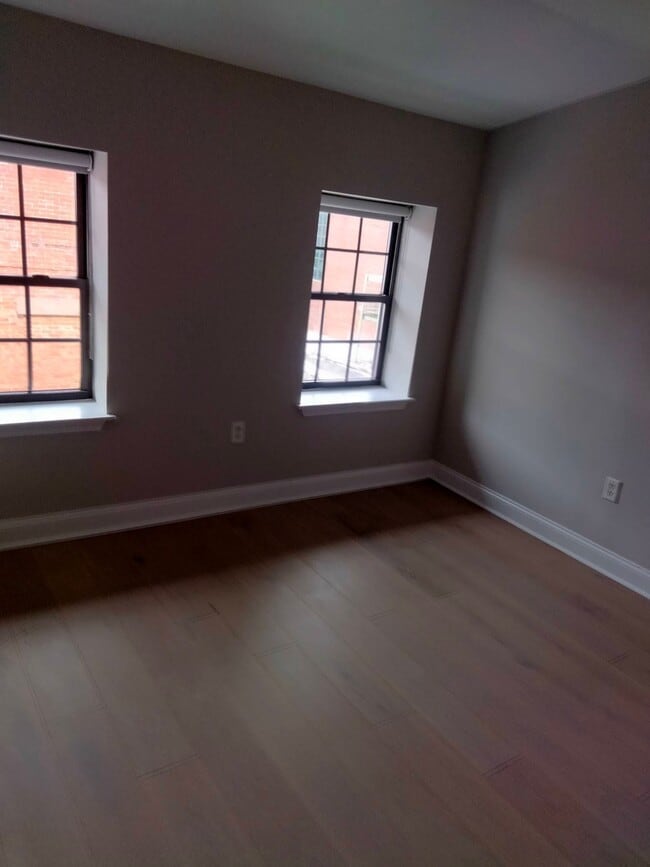 38 Imlay St Unit C Off-Campus Housing, Hartford, CT