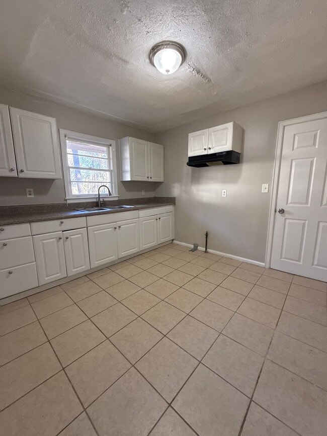 3 bed 1 bath in Decatur! Off-Campus Housing, Decatur, GA