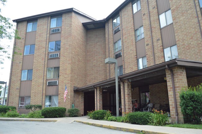 Prairie Oaks Village Apartments For Rent in Wilmington, OH | ForRent.com