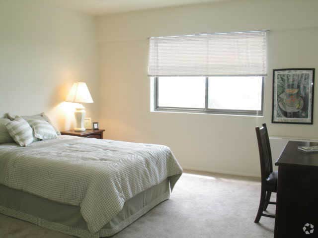 Parkway Plaza Apartments | Penn State University | Off-Campus Housing ...