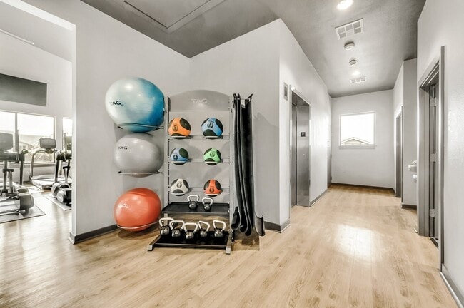 Keystone at Castle Hills Apartments - Carrollton, TX | ForRent.com