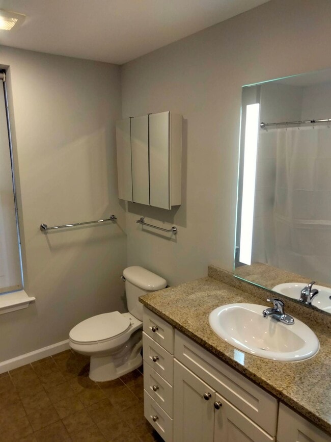 22 Imlay St Unit B Off-Campus Housing, Hartford, CT