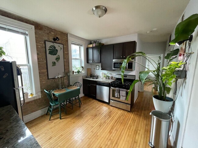 1325 N Campbell Ave Unidad 3R Rental - Chicago, IL | ForRent.com