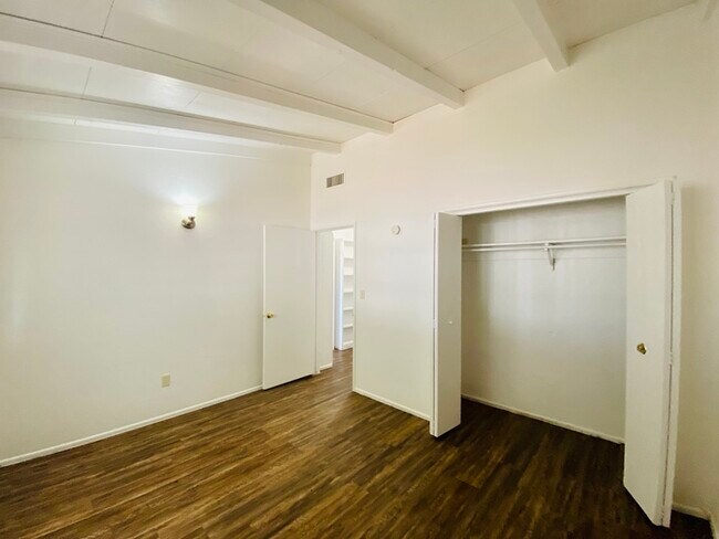 Spacious 2 Bedroom with Vaulted Ceilings, ... - House Rental in Tucson ...