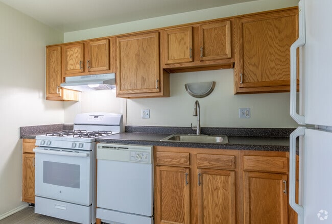 Stoneybrooke Apartments - Canton, MI | ForRent.com