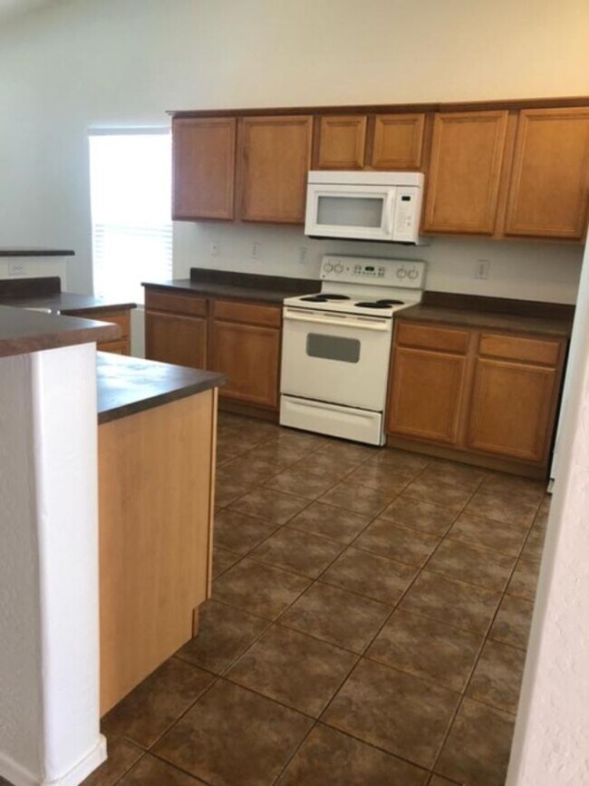 Updated 4 bedroom, 2 bath in The Villages ... - House Rental in Queen ...