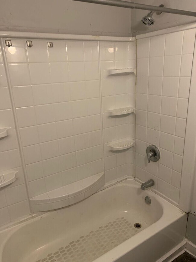 710 Kewaunee St. (Duplex) Unit Lower - Racine, WI | ForRent.com