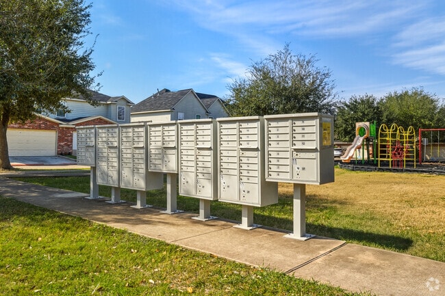 Palm Trace Homes Off-Campus Housing, Houston, TX