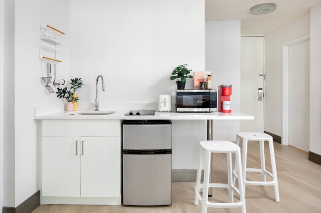 FOUND Study Midtown East - Student/Intern Off-Campus Housing, New York ...