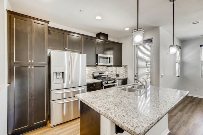 Amazing 2Bd/2Ba Townhouse with 1 car attac... - Condo for Rent in ...