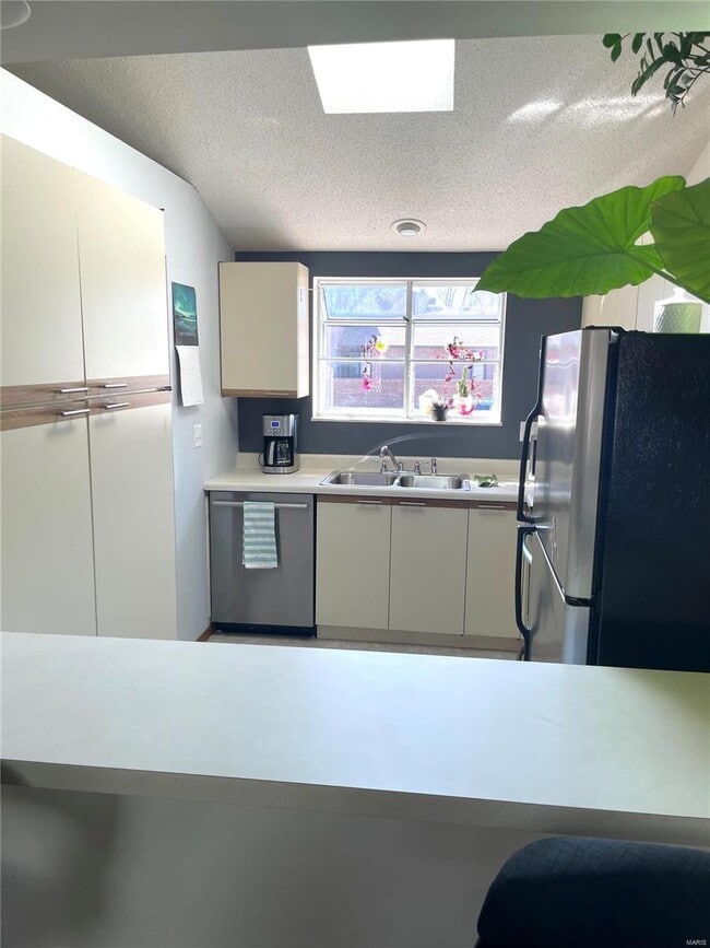 1101 Woodgate Dr - Condo for Rent in O'Fallon, IL | ForRent.com