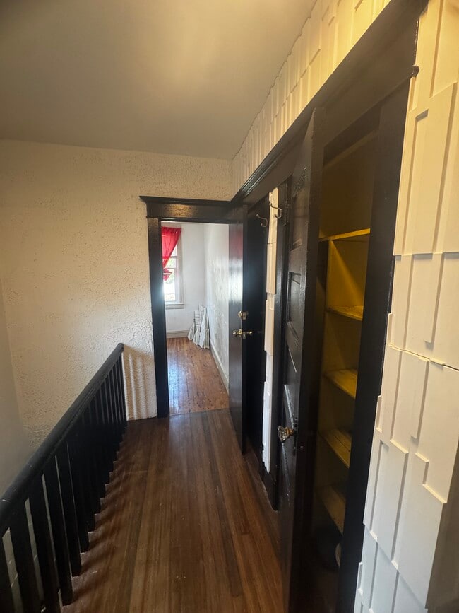 208 Saint Marys Ave Unit 2nd floor Off-Campus Housing, Staten Island, NY