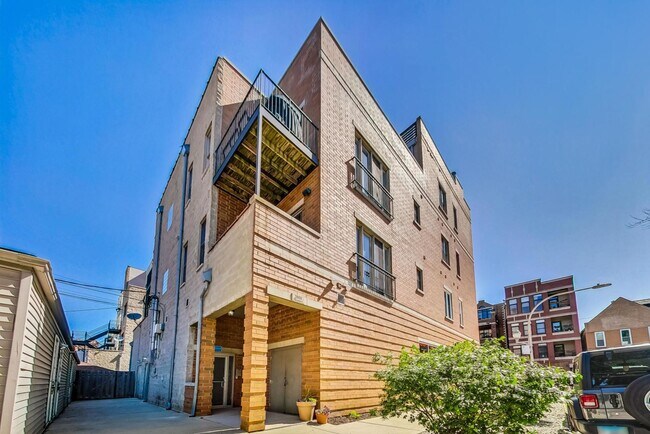 2008 W Homer St Unit 3B - Condo for Rent in Chicago, IL | ForRent.com