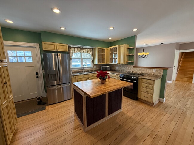 672 Lisbon St Unit 672 Lisbon St. A Off-Campus Housing, Lisbon, ME