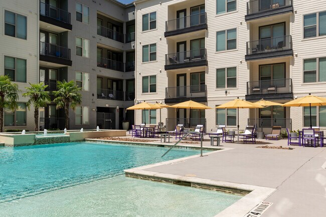 Neo At Ten Apartments Reviews