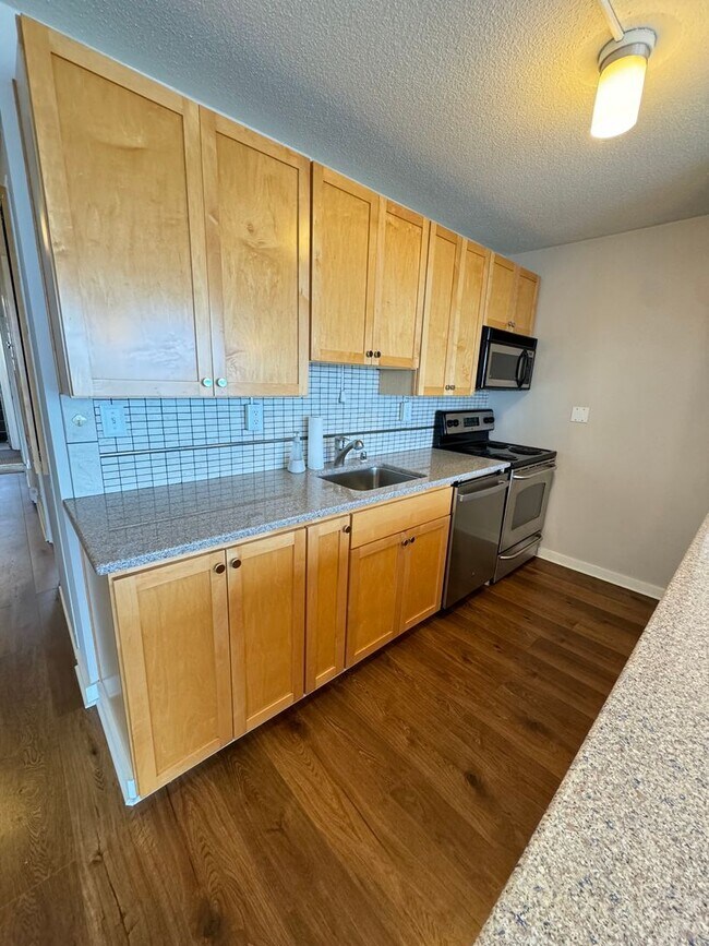 Open Concept Water View Condo - Stadium Di... Unit 400 - Condo for Rent ...