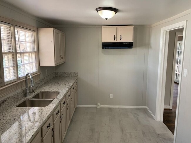 MOVE IN SPECIAL! First Month Free with a 1... - House Rental in ...