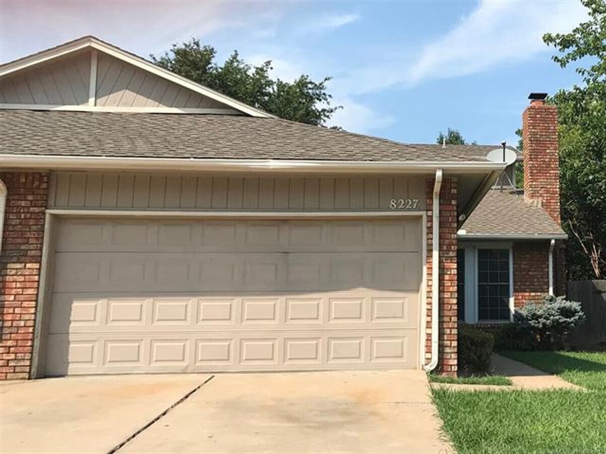 UNION Schools 3/2/2 near High School and Woodland Hills Mall. Off ...