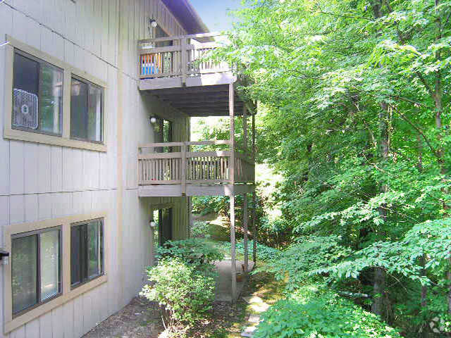 Pine Mill Ridge Apartments For Rent in Cuyahoga Falls, OH | ForRent.com