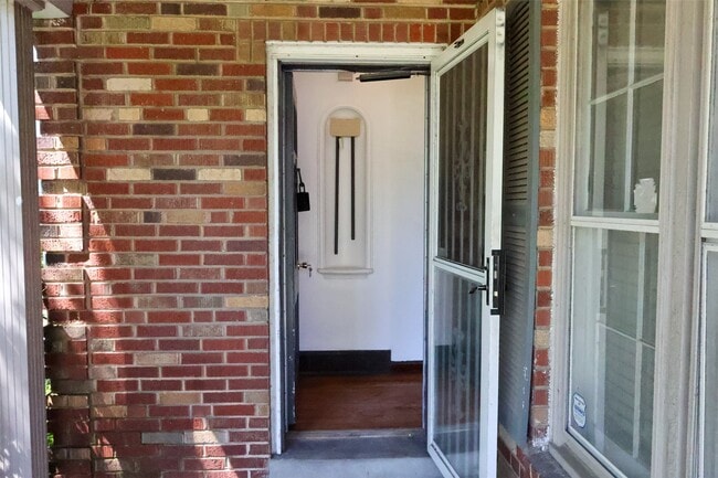 1067 Melvin Dr Off-Campus Housing, St. Louis, MO