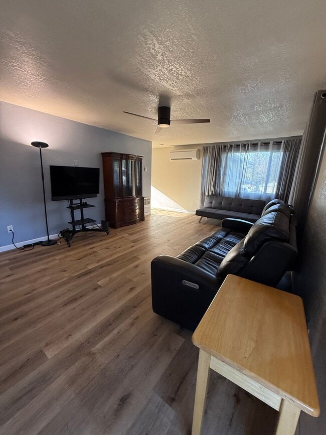 Beautifully renovated 2 bed/1 bath - House Rental in Coos Bay, OR ...