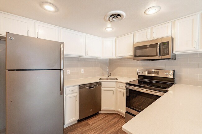 Collins Off Colter Apartments - Phoenix, AZ | ForRent.com