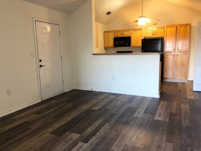 222 Harts Cove Way Off-Campus Housing, Seneca, SC