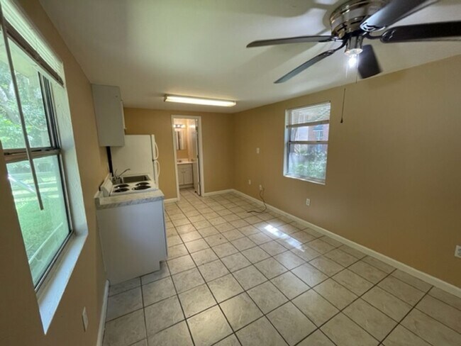 Cute Cottage Studio Rental For Rent in Gainesville, FL | ForRent.com