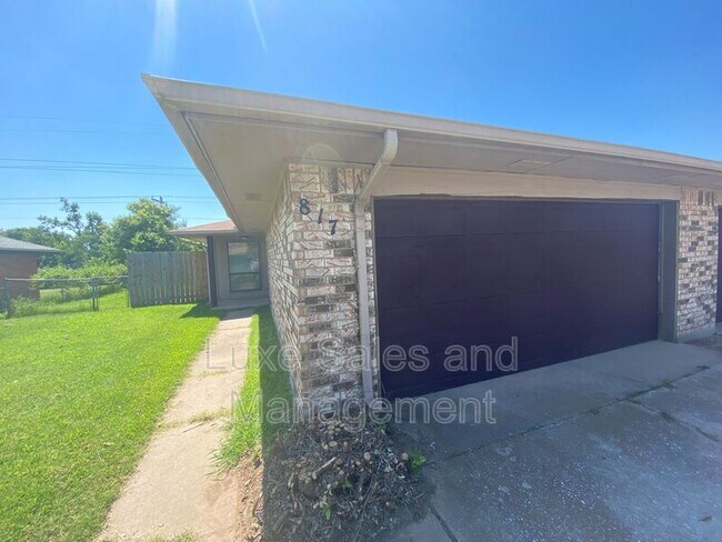 817 N Eagle Ln - House Rental in Oklahoma City, OK | ForRent.com