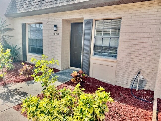 2 bedroom 2 bathroom unfurnished annual Off-Campus Housing, Fort Myers, FL