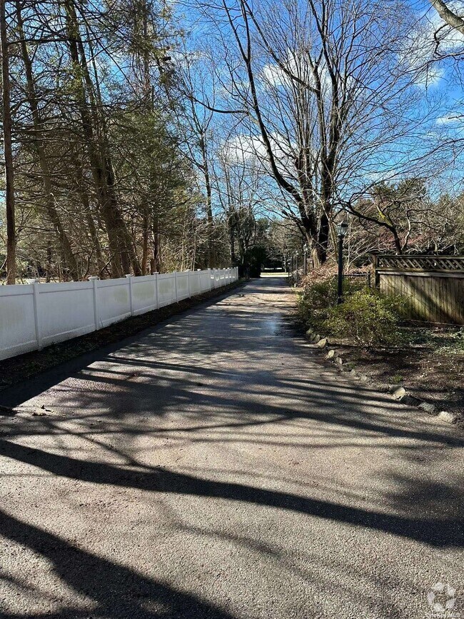 Long Island University-CW Post Campus Off-Campus Housing & Apartments ...