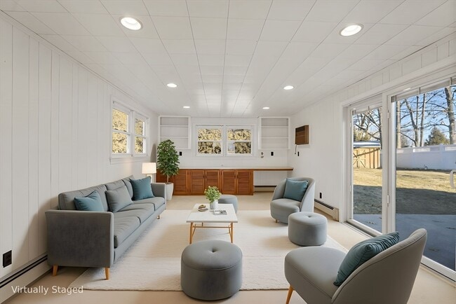 8 Stanley St Off-Campus Housing, Natick, MA