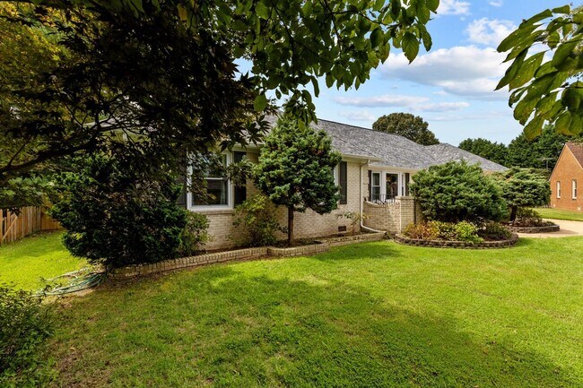 Charming 5-Bed Ranch-Style Home in Virgini... - House Rental in ...